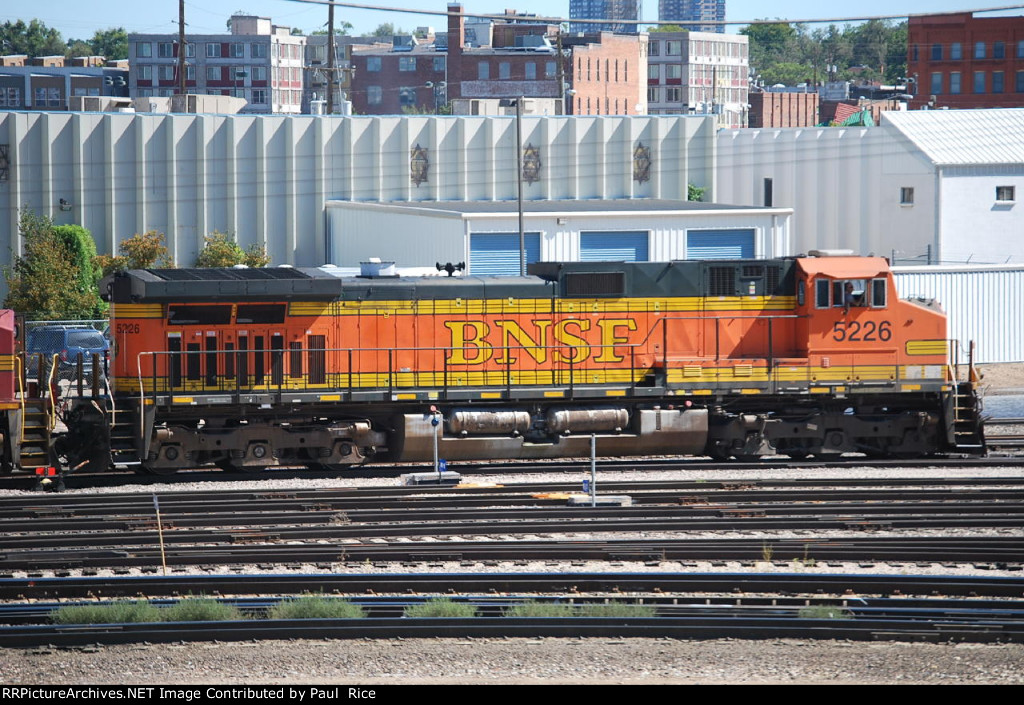 BNSF 5226